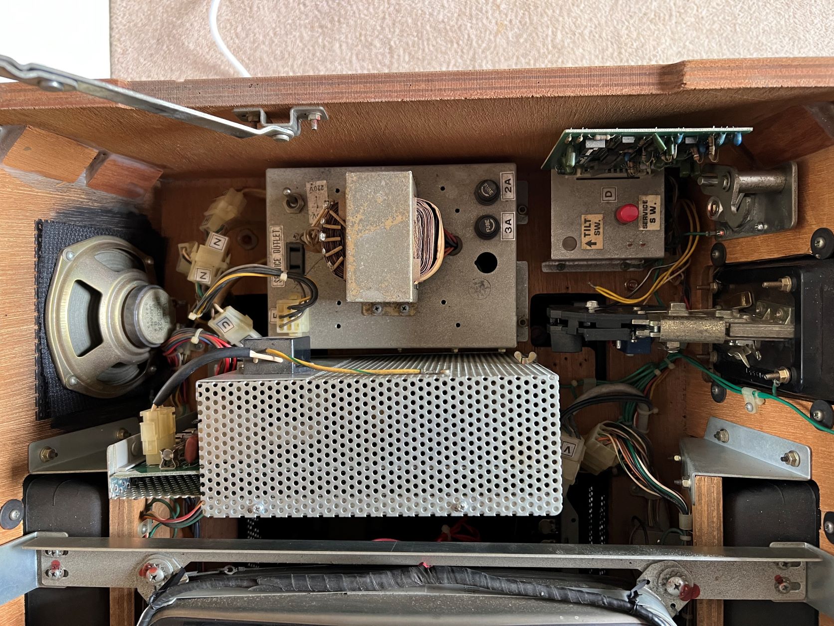 Taito Space Invaders Cocktail Repair | ukVac: UK's Video Arcade Collecting